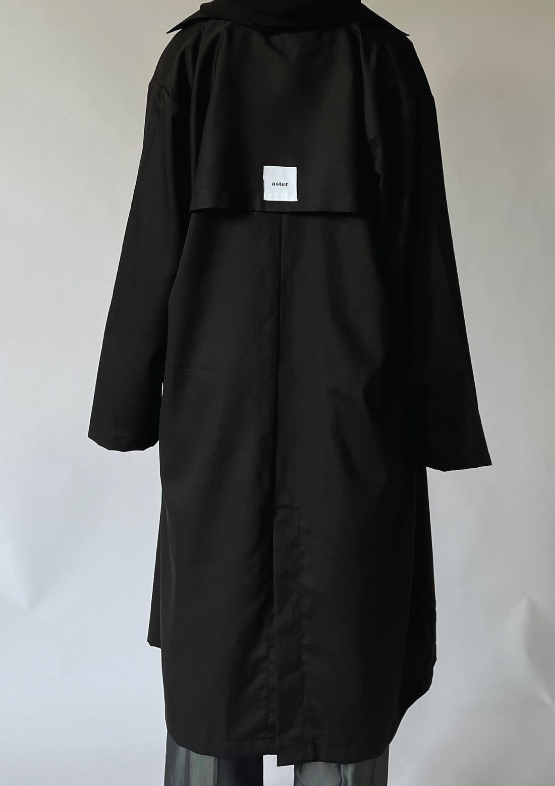 LA TRENCH in Black – ASTER.KL
